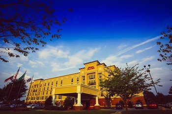 Hampton Inn and Suites at Shelton Vineyards | Mayberry, NC